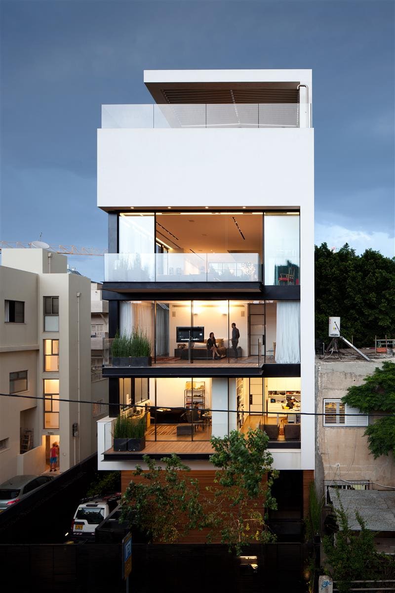Breathtaking Minimal Townhouse by Architect Pitsou Kedem